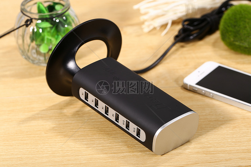 多功能USB充电器高清图片下载-正版图片500563427-摄图网