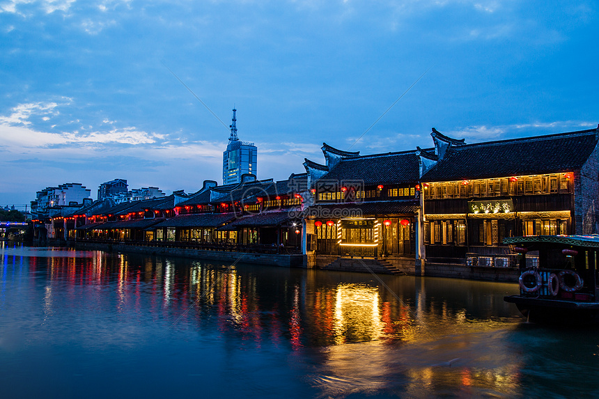 浙江嘉兴历史月河街夜景高清图片下载 正版图片500575129 摄图网