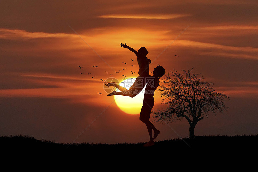 夕阳下的情侣图片素材-正版创意图片500643221-摄图网