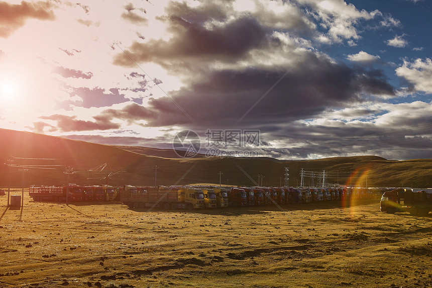 草原车场高清图片下载-正版图片500663777-摄图网