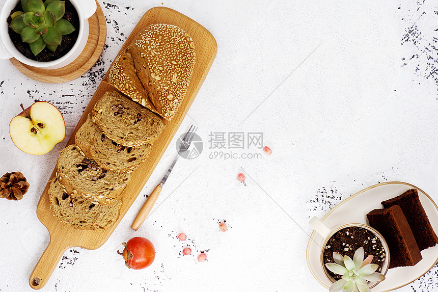面包和水果高清图片下载-正版图片500690779-摄图网