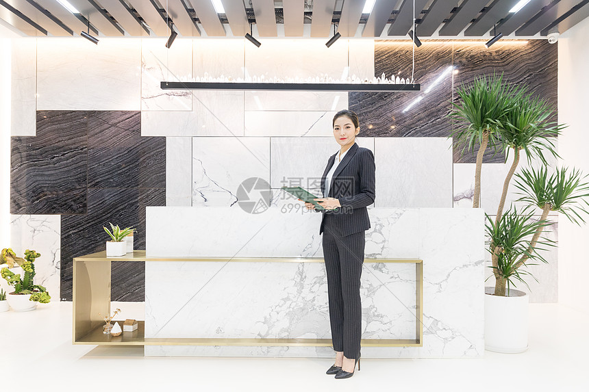 年轻漂亮的公司前台接待人员高清图片下载-正版图片500792933-摄图网
