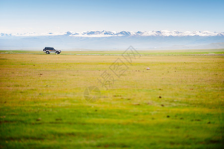 草原越野车背景_草原越野车摄影图片_草原越野车壁纸_摄图网
