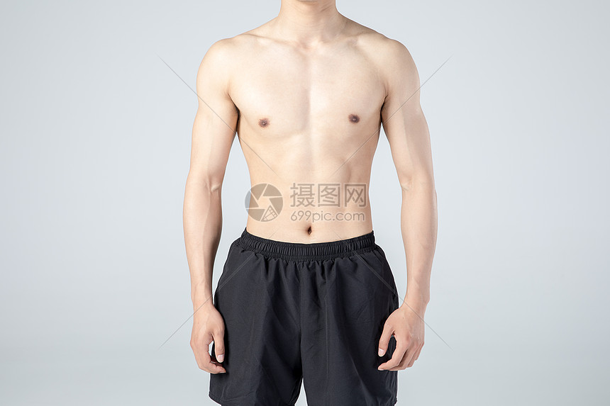 运动男性人像肌肉展示高清图片下载-正版图片500888517-摄图网