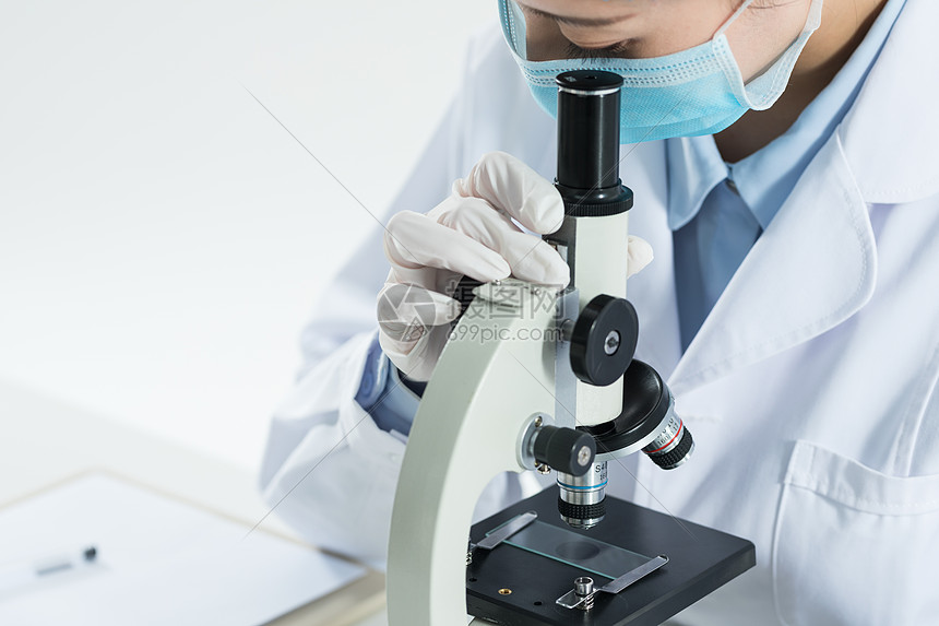 使用显微镜特写高清图片下载-正版图片501080935-摄图网