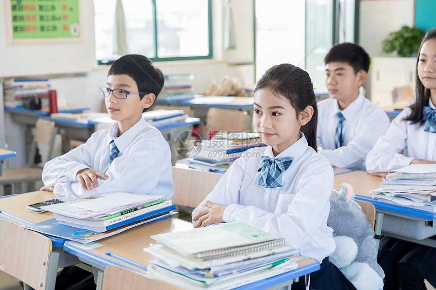 学生认真上课高清图片下载 正版图片501123022 摄图网