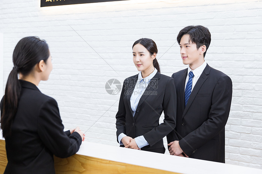前台接待客人高清图片下载-正版图片501142510-摄图网