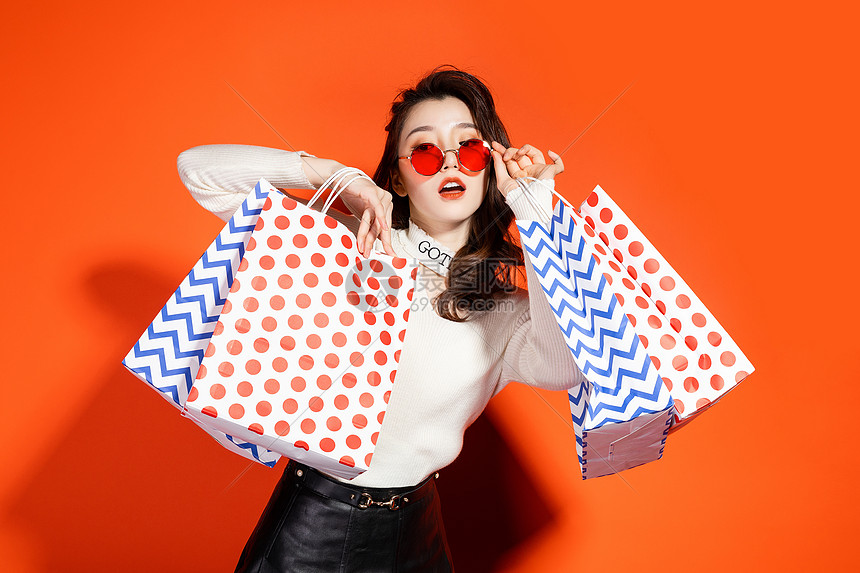 女性618购物形象高清图片下载-正版图片501161908-摄图网