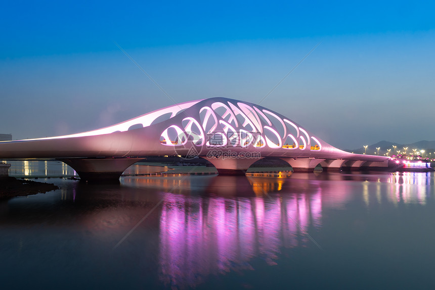 青岛珊瑚贝桥夜景高清图片下载-正版图片501382980-摄图网