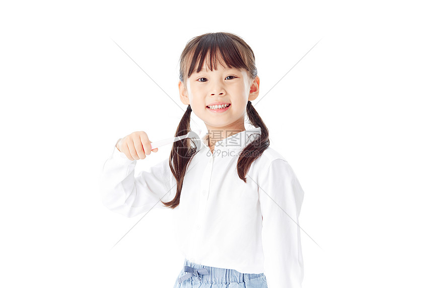可爱小女孩拿牙刷刷牙高清图片下载-正版图片501392850-摄图网