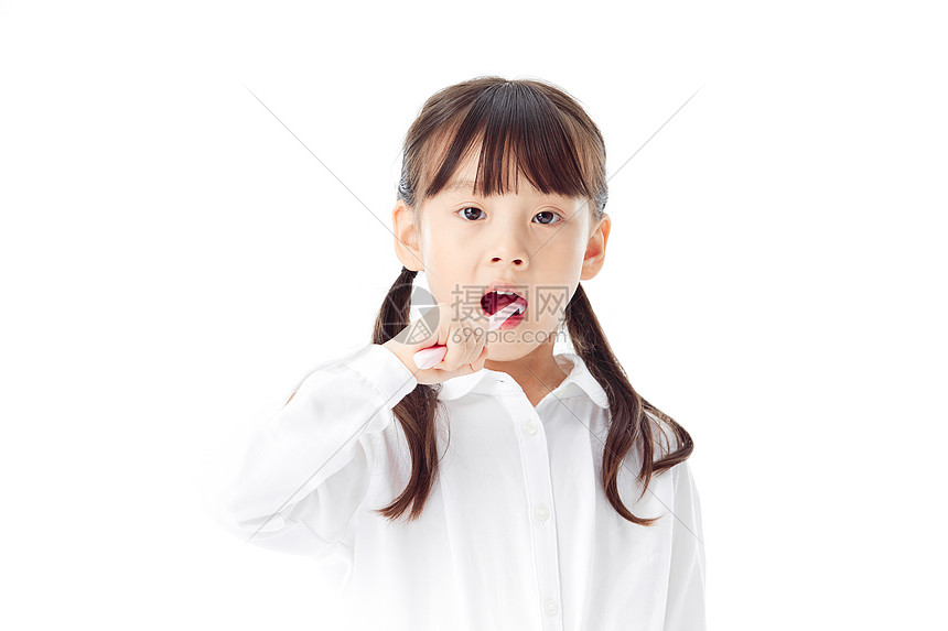 可爱小女孩拿牙刷刷牙高清图片下载-正版图片501392851-摄图网