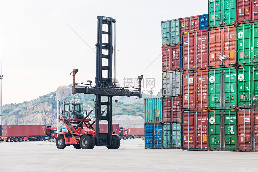 港口码头集装箱装卸运输高清图片下载-正版图片501397529-摄图网