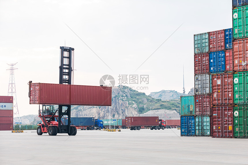港口码头集装箱装卸运输高清图片下载-正版图片501397532-摄图网