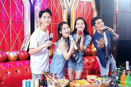 青年朋友KTV聚会唱歌高清图片下载-正版图片501418417-摄图网