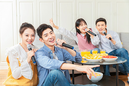 KTV青年聚会唱歌高清图片下载-正版图片501671601-摄图网