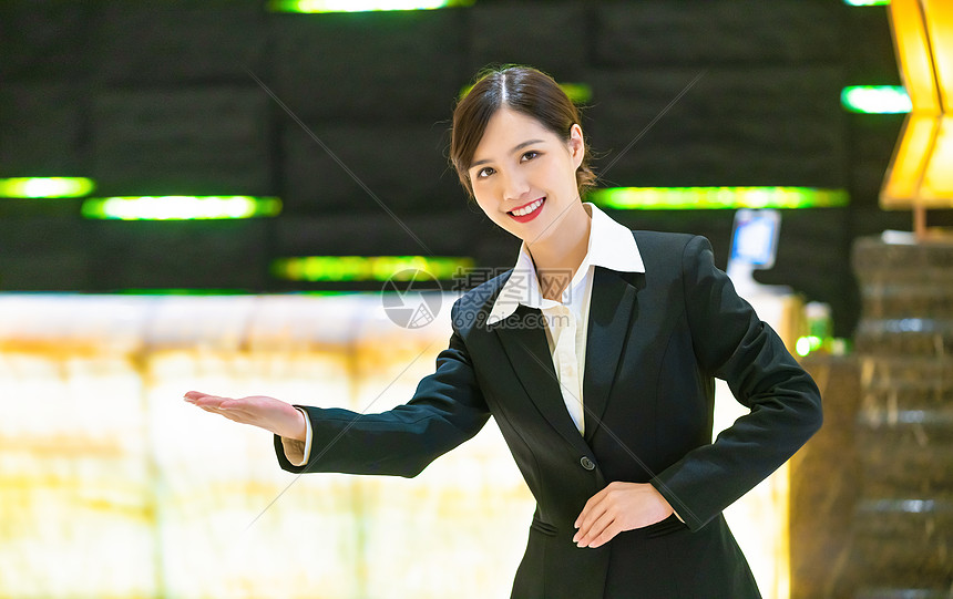 酒店宾馆前台接待员请示动作高清图片下载-正版图片501434604-摄图网