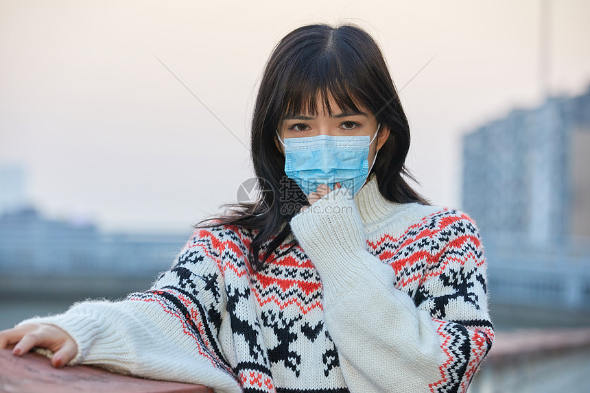 年轻美女戴口罩高清图片下载 正版图片501467573 摄图网