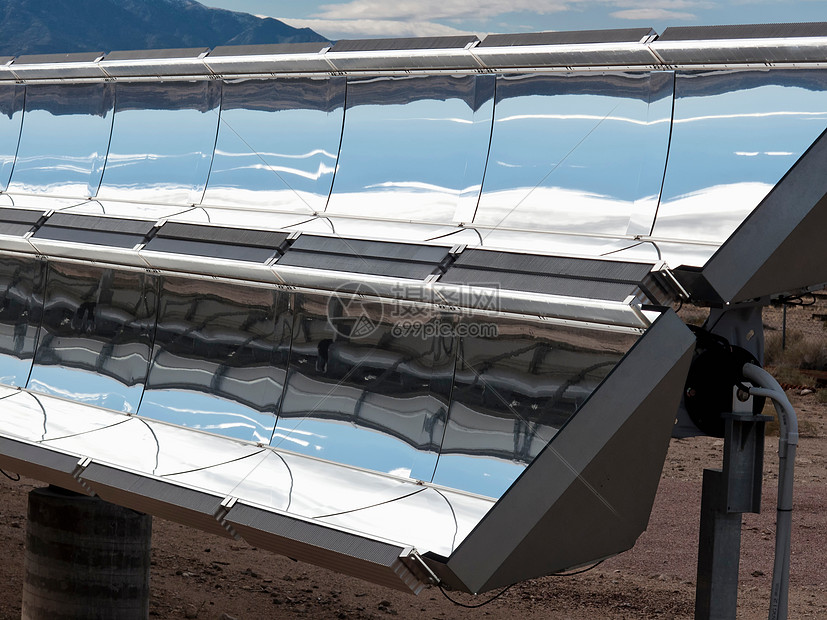 蓝天下的太阳能设备高清图片下载-正版图片501522283-摄图网