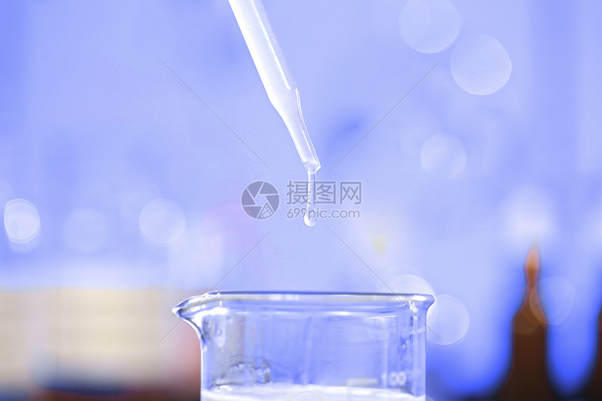 精华液滴落在烧杯里高清图片下载-正版图片501629601-摄图网