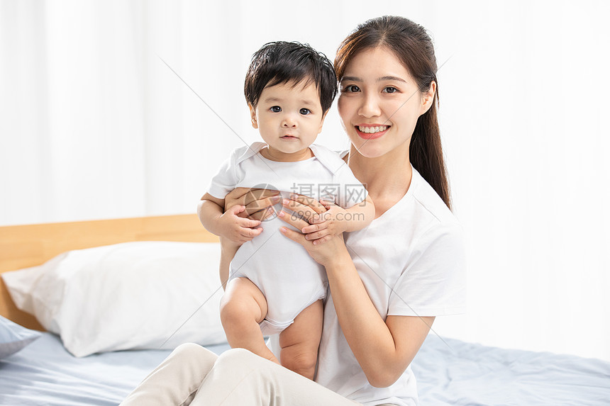年轻妈妈和宝宝形象高清图片下载 正版图片501659888 摄图网