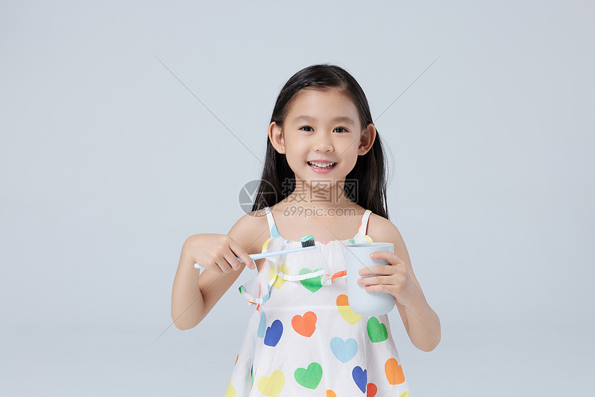 可爱小女孩刷牙形象高清图片下载-正版图片501779546-摄图网
