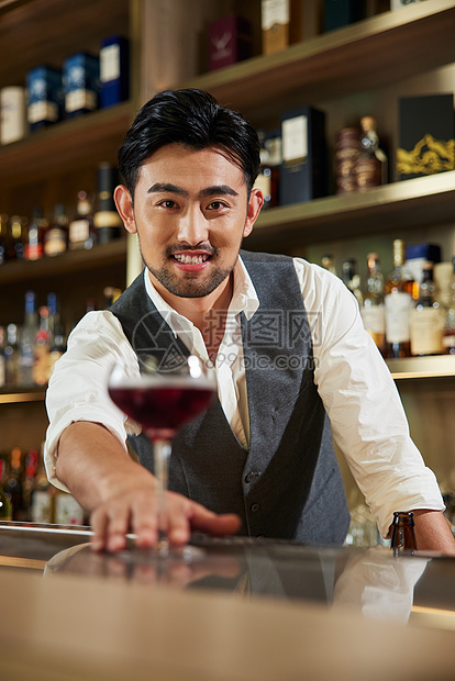 男性调酒师形象高清图片下载-正版图片501793841-摄图网