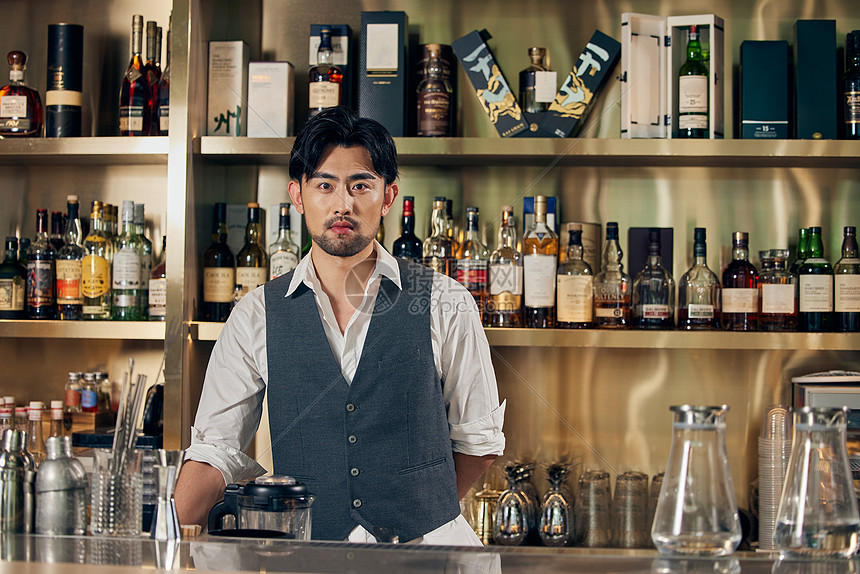 酒吧调酒师形象高清图片下载-正版图片501794301-摄图网
