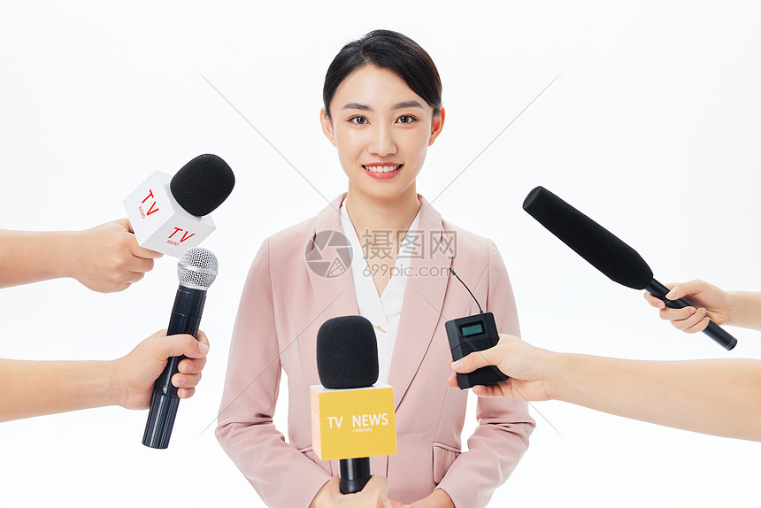 女性新闻发言人接受采访高清图片下载 正版图片501796103 摄图网