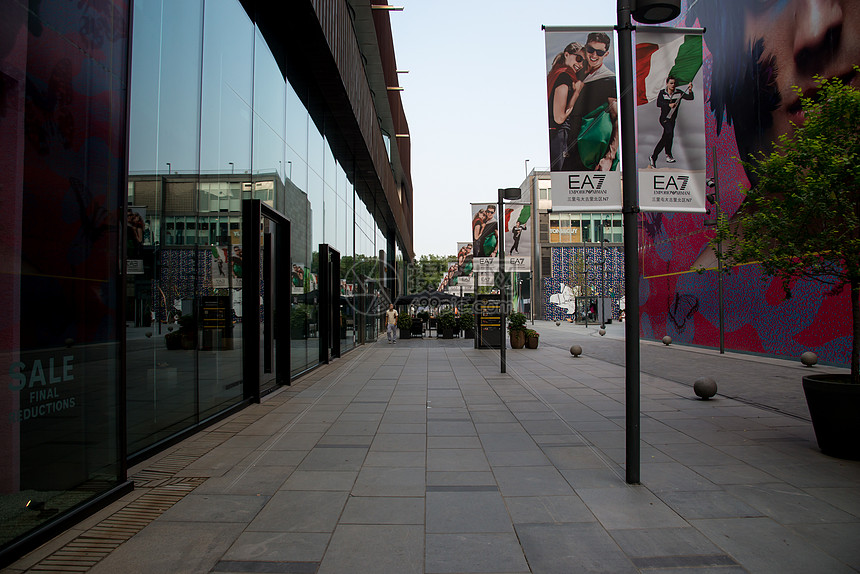 北京三里屯街道景象高清图片下载-正版图片501913444-摄图网