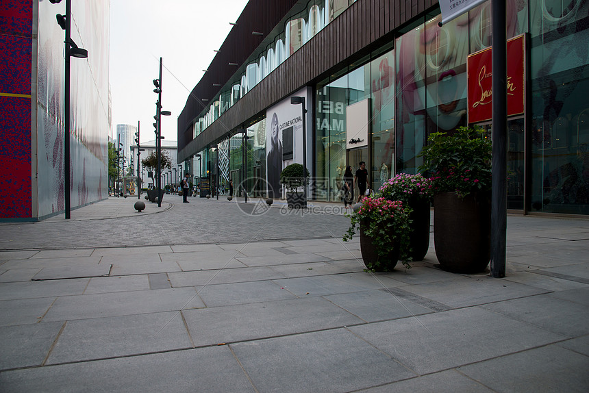 北京三里屯街道景象高清图片下载-正版图片501913446-摄图网