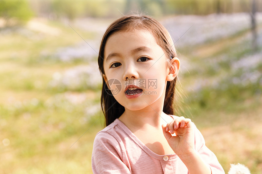 可爱的小女孩高清图片下载-正版图片501985871-摄图网