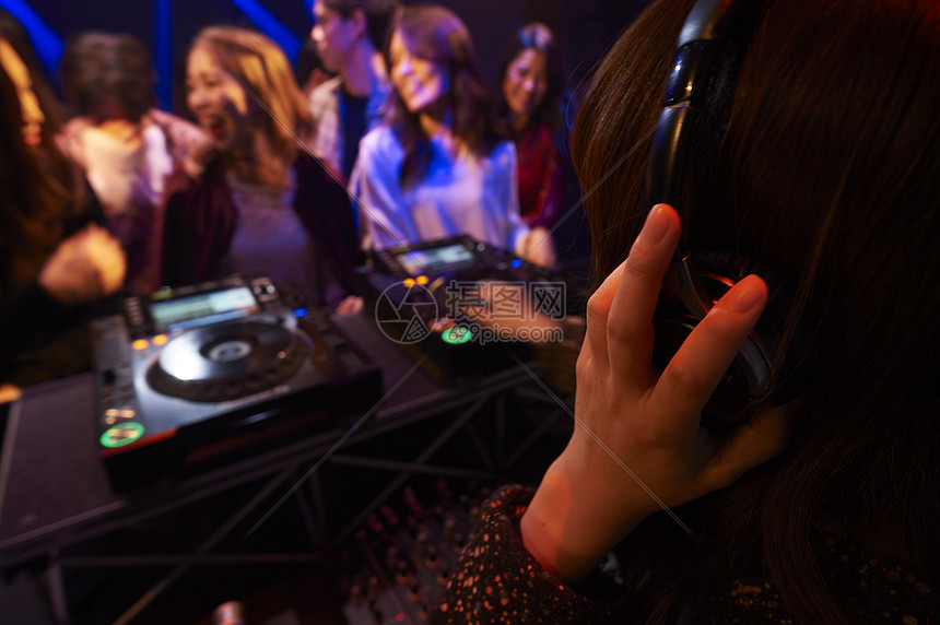 室内俱乐部现场高清图片下载-正版图片502081408-摄图网