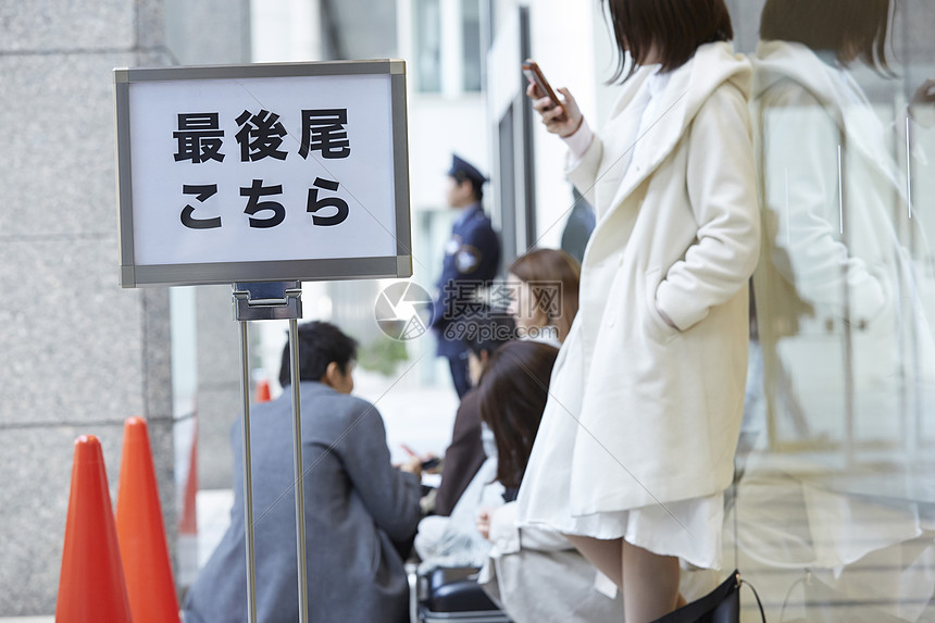 群众有序排队等待高清图片下载-正版图片502086314-摄图网