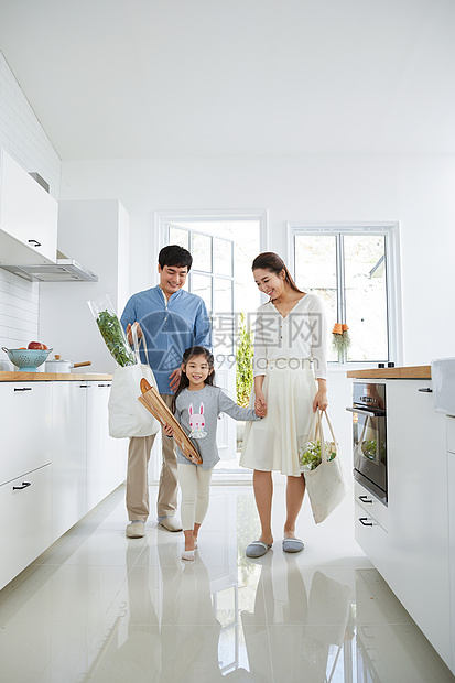 幸福和睦的一家人高清图片下载-正版图片502089175-摄图网