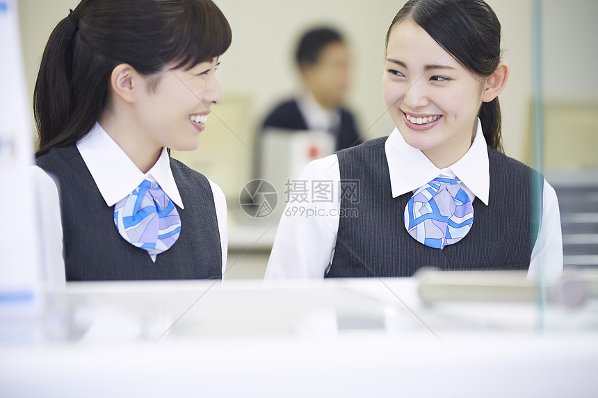 美丽微笑的银行职员高清图片下载-正版图片502138756-摄图网