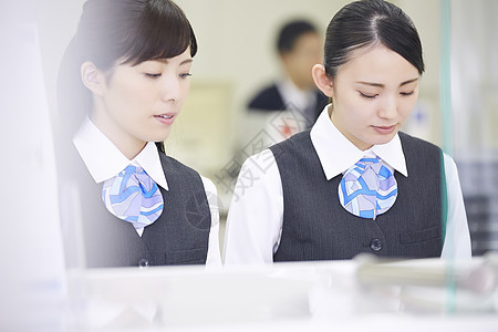 美丽微笑的银行职员高清图片下载-正版图片502138765-摄图网