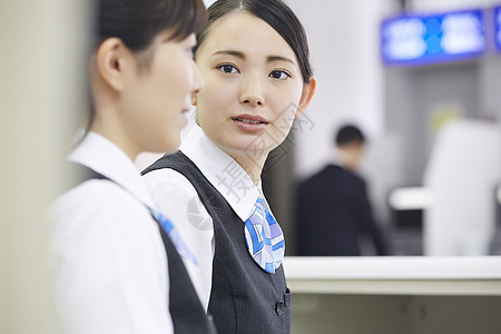 服务台的银行职员高清图片下载-正版图片502138547-摄图网