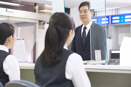 男子女生三人银行工作者高清图片下载-正版图片502138587-摄图网