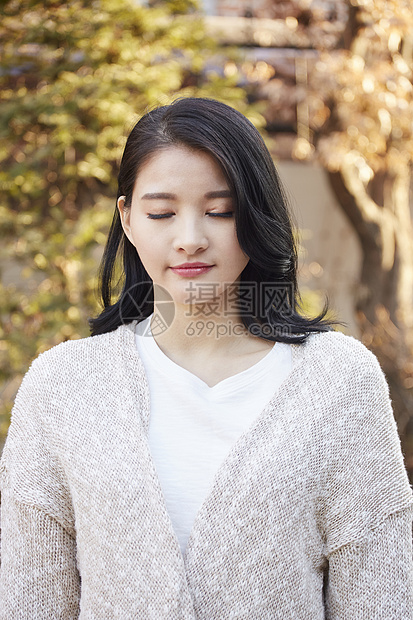 年轻女孩子正面照高清图片下载-正版图片502185508-摄图网