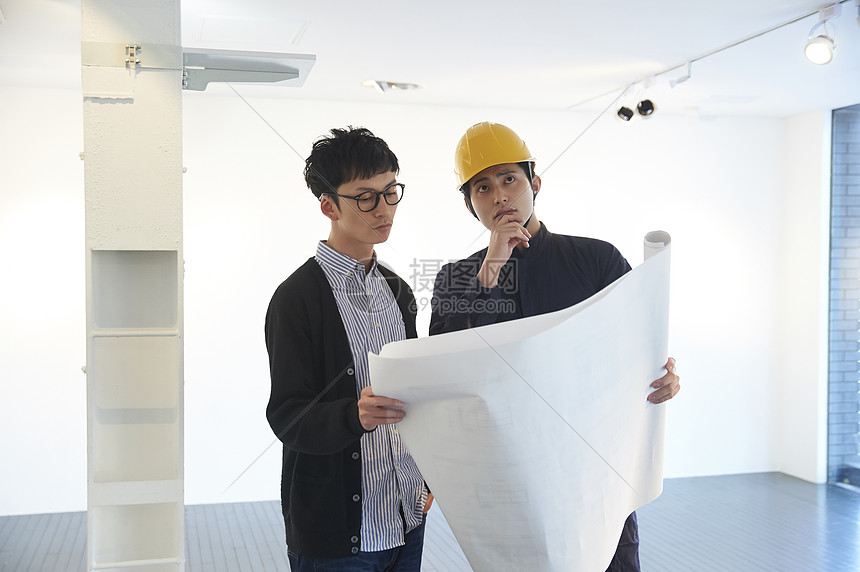 工作中的室内设计师高清图片下载-正版图片502200245-摄图网