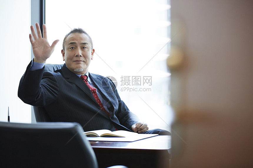 办公室里的商务老板高清图片下载-正版图片502208738-摄图网