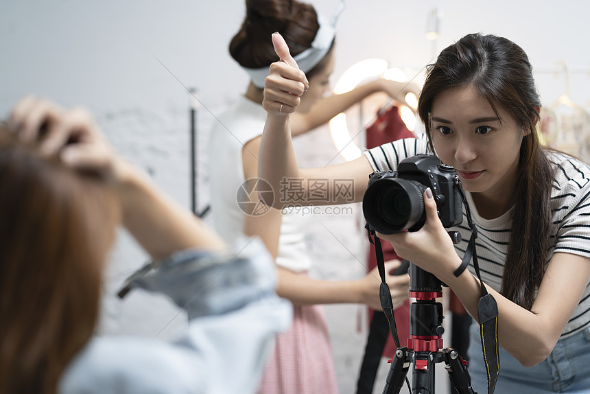 动向兼职工作网购摄影棚拍摄高清图片下载-正版图片502303012-摄图网