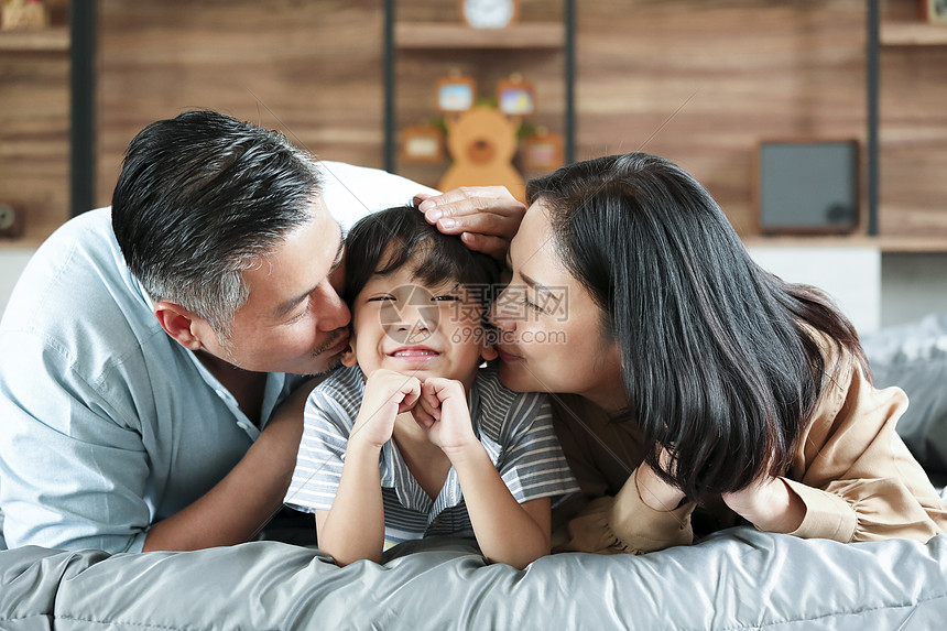 和睦的一家人高清图片下载-正版图片502303545-摄图网