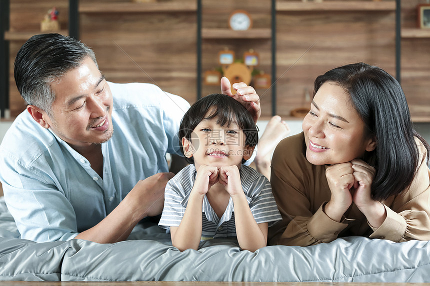 和睦的一家人高清图片下载-正版图片502303547-摄图网