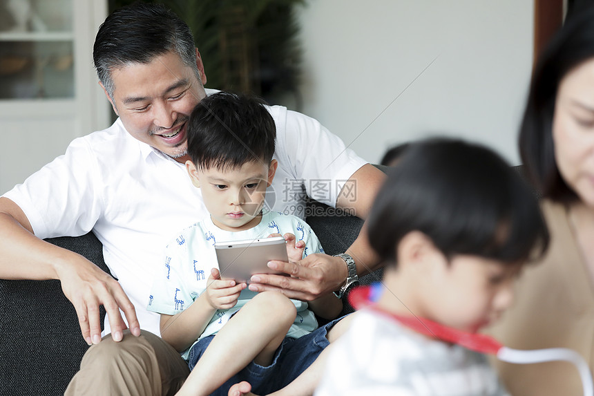 和睦的家庭生活高清图片下载-正版图片502303650-摄图网