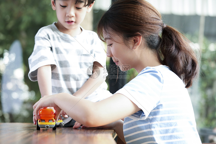 和睦的家庭生活高清图片下载-正版图片502303667-摄图网