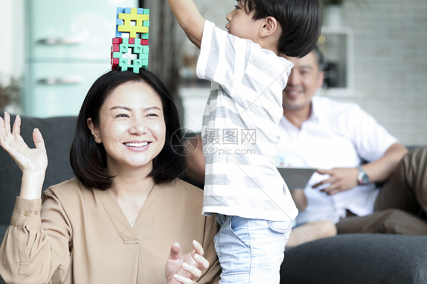 和睦的家庭生活高清图片下载-正版图片502303680-摄图网