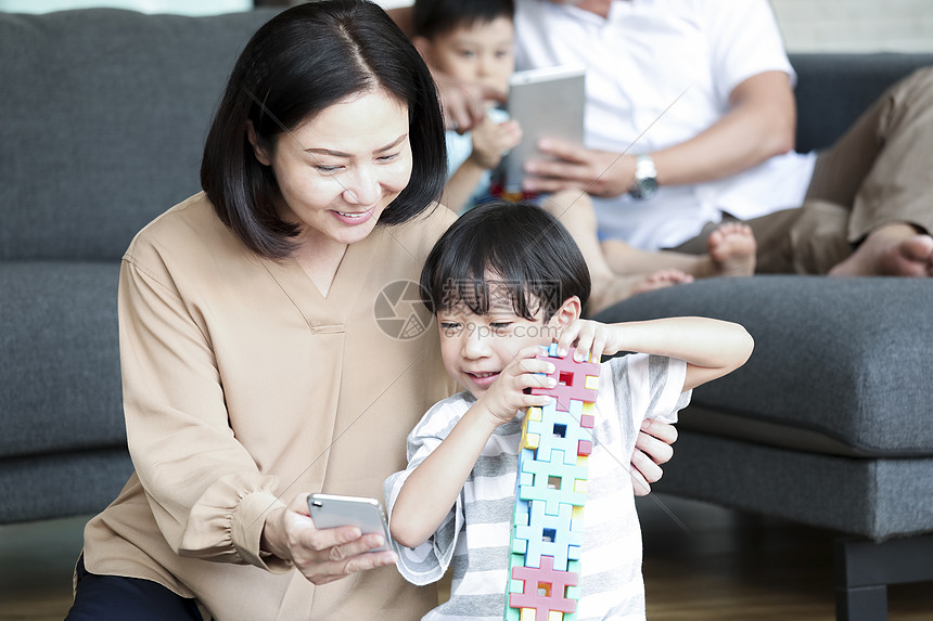 和睦的家庭生活高清图片下载-正版图片502303682-摄图网