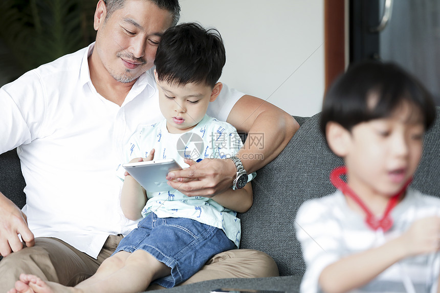 和睦的家庭生活高清图片下载-正版图片502303687-摄图网