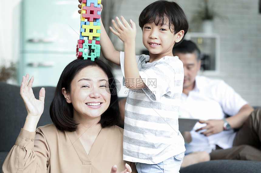 和睦的家庭生活高清图片下载-正版图片502303702-摄图网